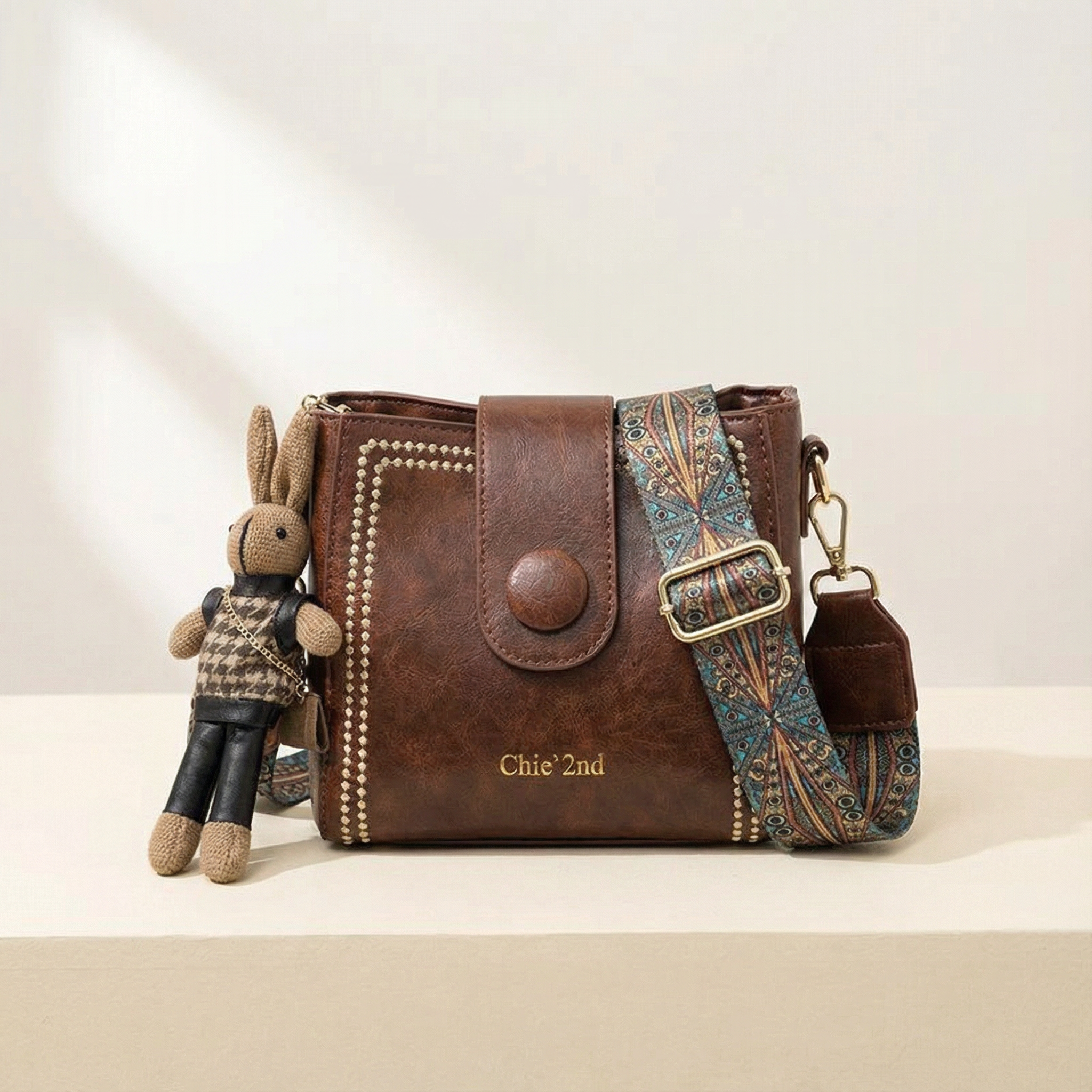 Trovata - Vintage crossbody bucket bag with artisan strap – Clarendale